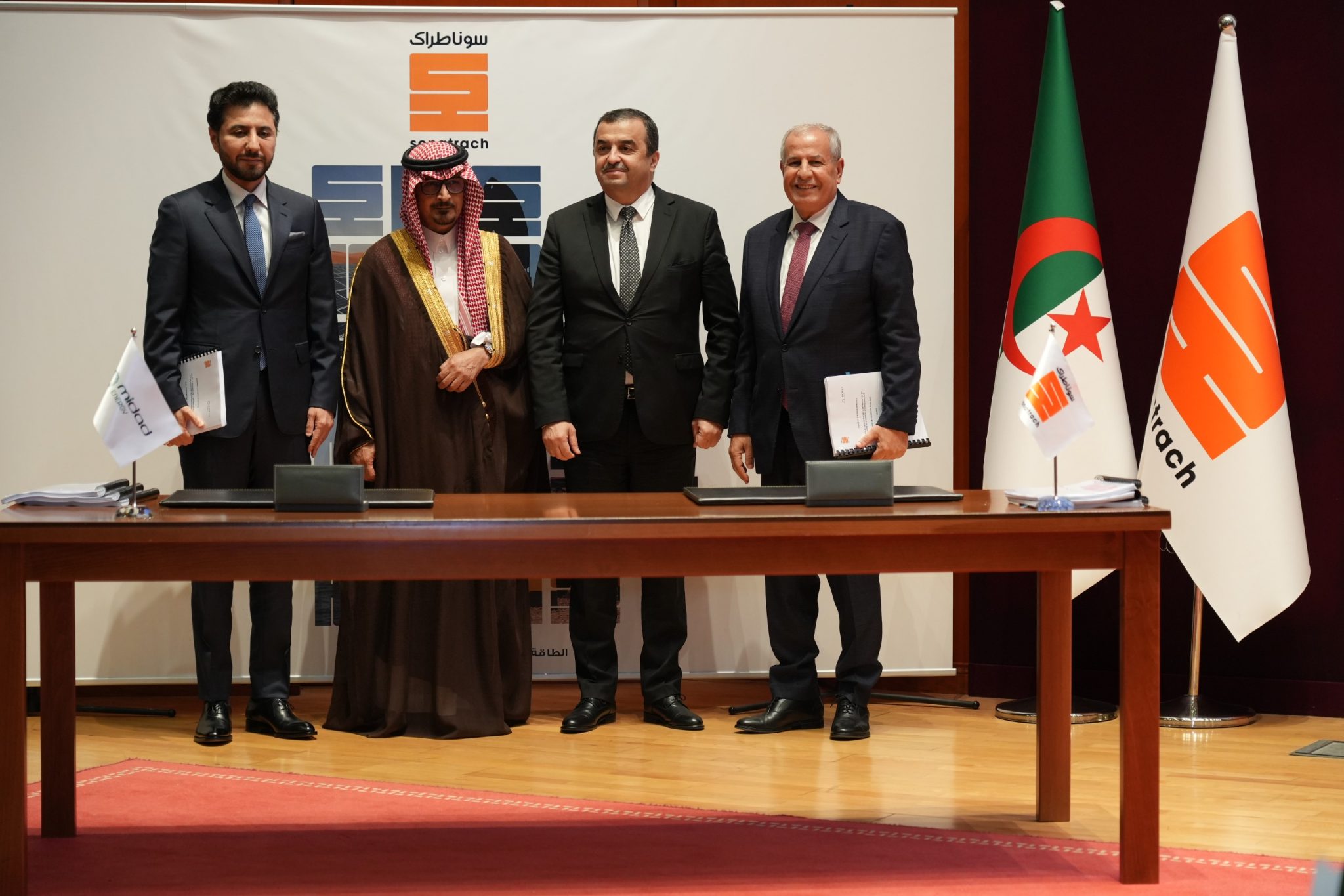 SONATRACH Chairman & CEO on work and inspection visit at the Hassi R ...